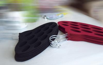 Cina Gancio decorativo della sciarpa del velluto orecchino/della collana con 14 fori in vendita