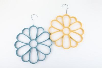 Cina Gancio variopinto della sciarpa del velluto del fiore per 246*348* d'attaccatura 2mm di immagazzinamento/della collana in vendita