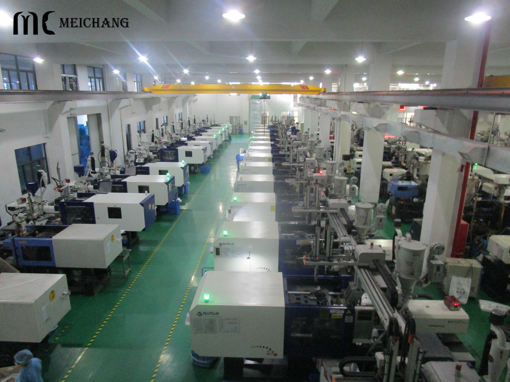 Real-time injection molding process monitoring for cosmetic packaging production