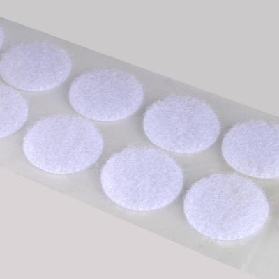 中国 着色されたホックおよびループ点テープ付着力のホックのループ点熱抵抗 販売のため