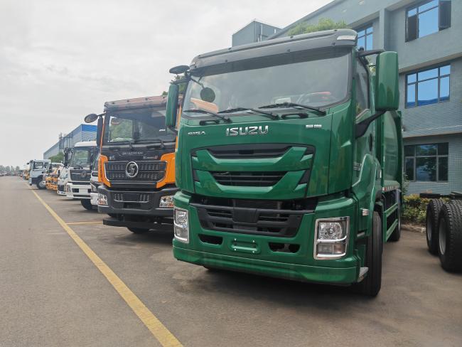 ISUZU Giga Compactor Garbage Refuse Collection Bin Cleaning Truck