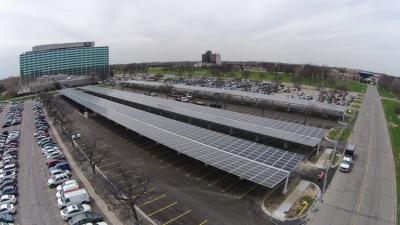 Cina I sistemi solari ad alta resistenza del Carport hanno galvanizzato le rotaie dell'alluminio della struttura d'acciaio in vendita