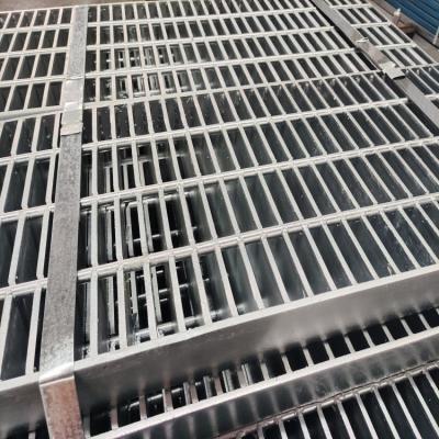 Chine 45mm Rectangular Bar Pitch Heavy Duty Steel Grating With Anti Slip à vendre