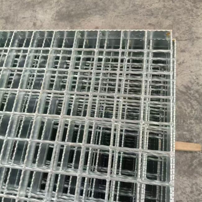 Product material diversity Raw materials of steel grid plate are: