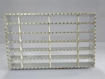 中国 通路および床のためのアルミニウムによって電流を通される鋸歯状にされた私棒格子 販売のため