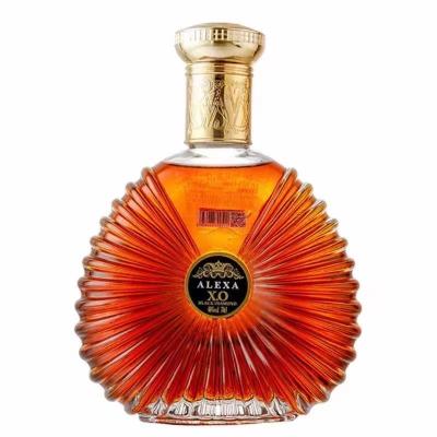 Cina Ventilatore di vetro piatto rotondo a forma di Xo Bottiglia di brandy bianca trasparente superficie ondulata Alcolici Bottiglia di liquore con sughero in vendita