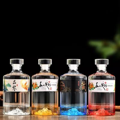 Cina Colletto di vetro Bottiglia di whisky vodka con tappo di sughero 750ml Capacità personalizzata lusso in vendita