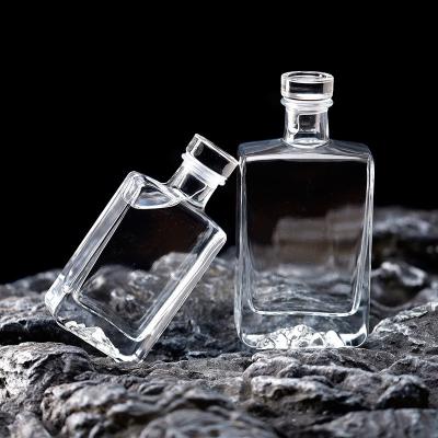 Cina Vetro 100 ml 200 ml Vodka Vino di frutta Rum Gin Whiskey 375 ml Bottiglia per imballaggio cosmetico in vendita