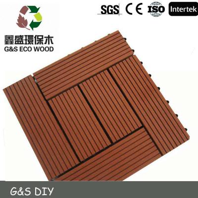 Cina 300 x 300 mattonelle di collegamento di legno decorative della piattaforma di Redrose Diy del pavimento dei pannelli di parete di Wpc in vendita