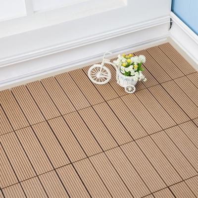 Cina Rivestimento esteriore rapido di UVproof Wpc delle mattonelle di Decking del giardino 23mm Diy dell'installazione in vendita