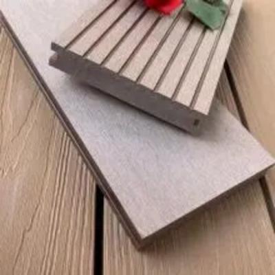 Cina La resistenza UV bordi decorativi Wpc di Decking di 25mm x di 150 WPC impermeabilizza la pavimentazione dei 20mm in vendita