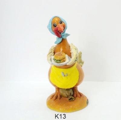 Cina Ornamenti di Natale delle figurine di Polyresin del pollo di celebrazione con Hamberger in vendita