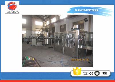 Cina impacchettatrice della bottiglia di acqua 3000bph, linea di riempimento su misura 4KW della bevanda della soda in vendita