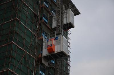 중국 SC300/300 건설 승강기 승강기, 3000kg/Cage Rack Pinion Hoist 판매용