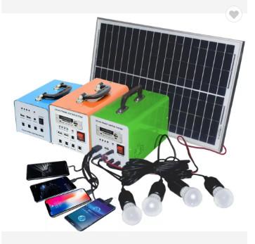 Cina Sistema di illuminazione solare di 9AH 20W per il sistema di illuminazione solare domestico della casa di CC in vendita