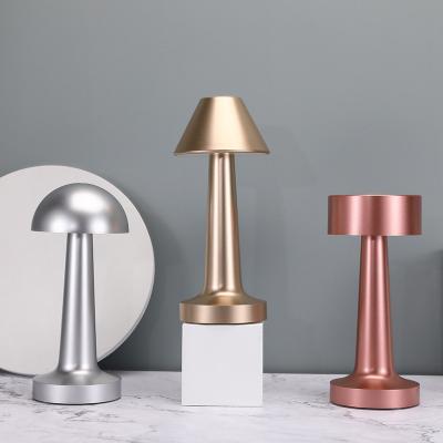 Cina Luci domestiche della Tabella della sala da pranzo della decorazione di progettazione della lampada da tavolo di lusso europea dell'oro in vendita