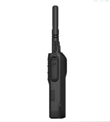 China Radio profesional DMR tipo Motorola Walkie Talkie de dos vías con 5W de potencia de salida en venta