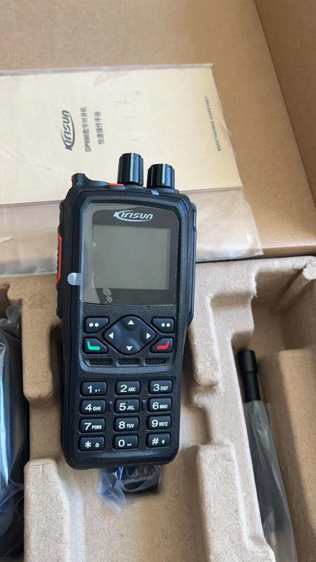 Display detail of KIRISUN DP990 walkie talkie