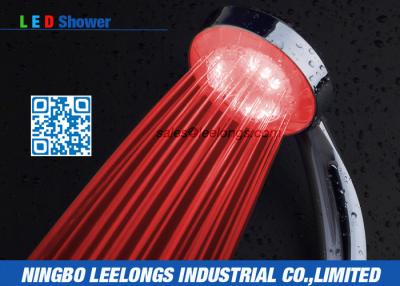 Cina Il cromo rosso delle BS della testa di doccia della pioggia del supporto LED della parete, accende la testa di doccia in vendita