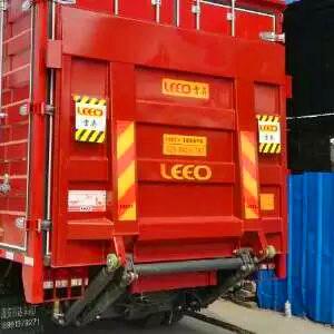 Cina la porta posteriore idraulica di 1.8m solleva il camion di 2 Ton Automatic Tailgate Lift For in vendita