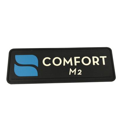 Cina Le etichette dell'abbigliamento della gomma di silicone del PVC del trasferimento di calore 3D/logo su ordinazione rattoppa l'OEM in vendita