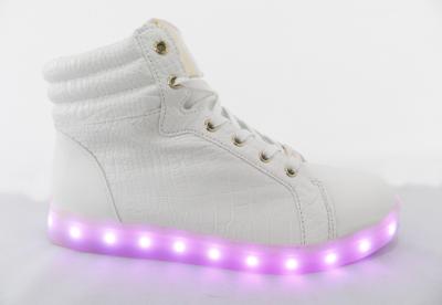 China PU-Leder USB führte intelligente Freizeitschuhe für Mann-weiße intelligente Schuhe zu verkaufen