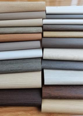 Film décoratif en PVC à grains de bois de chêne naturel pour les profils de fenêtre et de porte