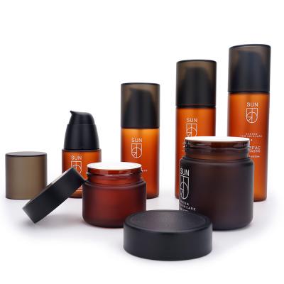 Cina Imballaggio glassato di Amber Pet Plastic Bottles 30ml 100ml 120ml Skincare in vendita