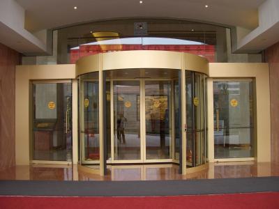 Китай Tempered Glass Finished Surface Automatic Revolving Door with Power Driven Open Style продается