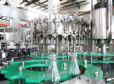 Cina 18 teste hanno carbonatato l'imbottigliatrice 4000bph 500ml della bevanda in vendita