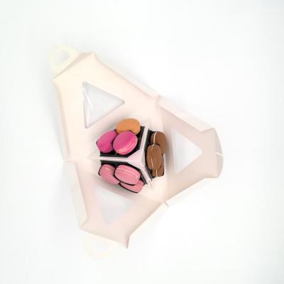 中国 Macaron箱の包装の三角形のピラミッドは小さいケーキの包装箱を形づける 販売のため