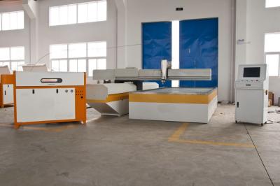 China Cortadora de madera del chorro de agua con el cabezal cortador triaxial con la certificación del SGS del CE del ISO en venta