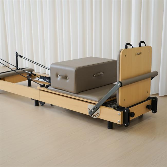 High Quality Foldable Wood Pilates Reformer Machine Portable Pilates Bed with Full Accessories Home Yoga Fitness Equipment
