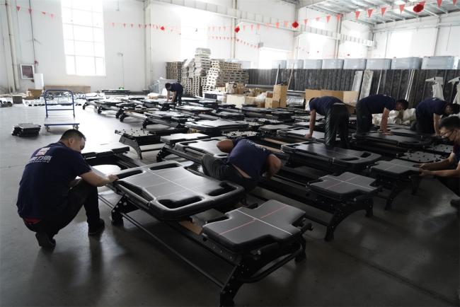 Customized High-standard Studio Commercial Pilates Equipment, Wooden Reformer, Foldable Portable Pilates Reformer.