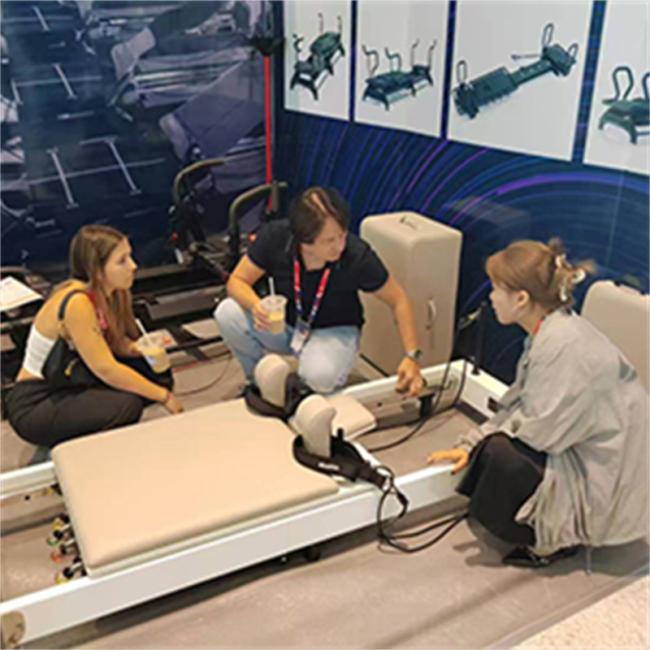 Customized High-standard Studio Commercial Pilates Equipment, Wooden Reformer, Foldable Portable Pilates Reformer.