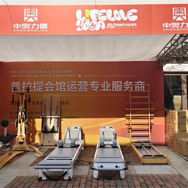 Customized High-standard Studio Commercial Pilates Equipment, Wooden Reformer, Foldable Portable Pilates Reformer.