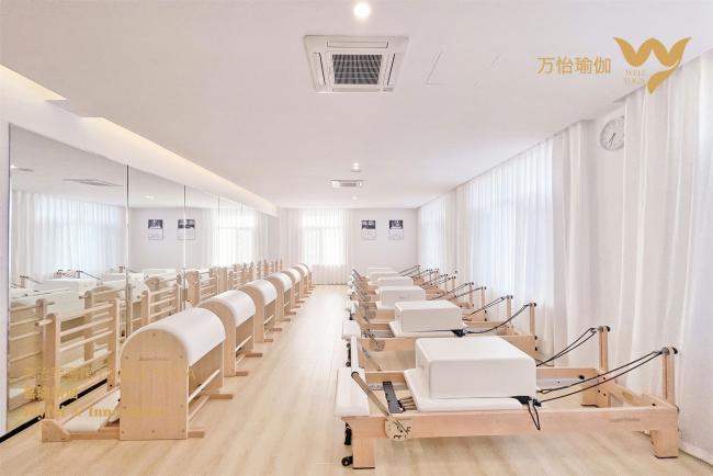 High Quality Durable Wood Aluminium Pilates Core Bed Newly Launched Fitness Equipment for Gym Body Use Comes Maple Box Packaging
