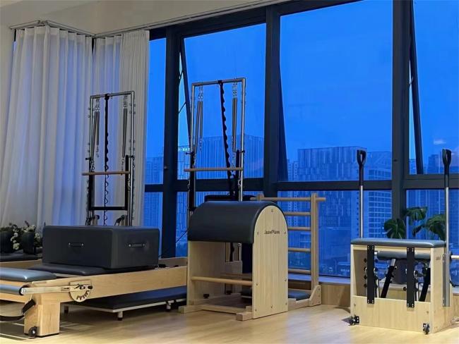 High Quality Durable Wood Aluminium Pilates Core Bed Newly Launched Fitness Equipment for Gym Body Use Comes Maple Box Packaging