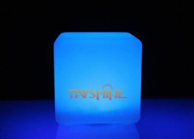 Cina Impermeabilizzi il banco della luce della mobilia degli sgabelli da bar dei cubi LED di incandescenza per la STAZIONE TERMALE/cabaret del salone in vendita