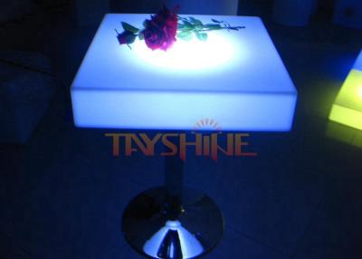 Cina Tabelle di cocktail principali illuminate addebitabili quadrate IP65 per 2 a 4 persone Seat in vendita