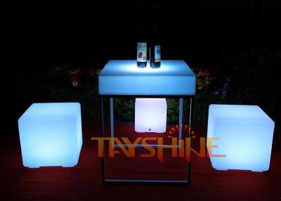 Cina Impermeabilizzi la Tabella telecomandata del pub del LED con la gamba di Matel, accenda la mobilia dei cubi in vendita