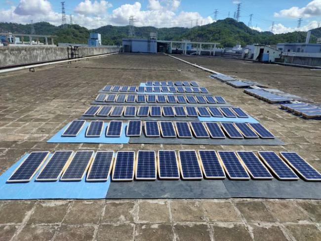 Mono lampione solare cristallino all'aperto tutto del LED in uno con il sensore di moto 4