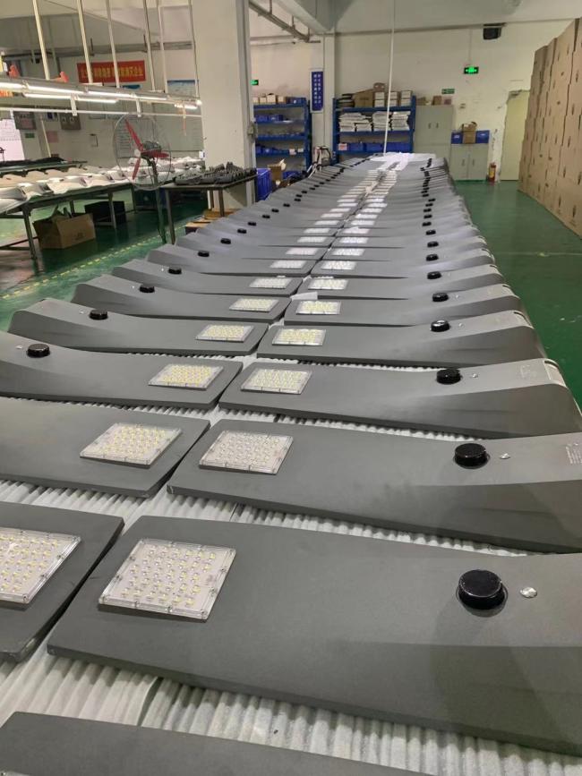 iluminazione pubblica principale all'aperto di Solar LED del regolatore di 5000k MPPT con l'alloggio grigio & nero 3 del sensore di moto,