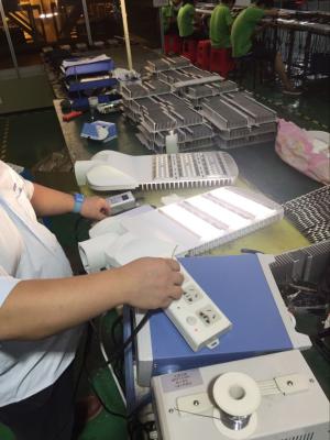 Cina iluminazioni pubbliche commerciali di 30W 40W 60W 90W 150w 100W luminosità d'altezza 16000 lumi calda vendendo 2018 in vendita