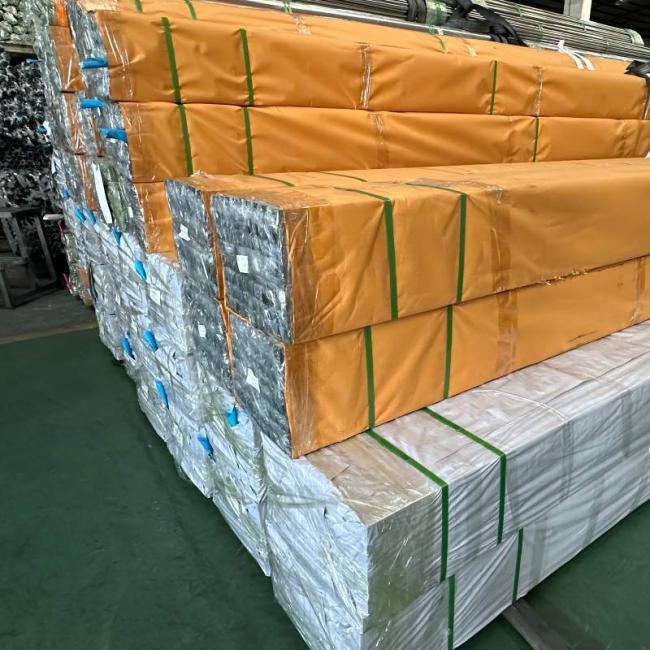 Export packed stainless steel square pipe bulk cargo Bundled stainless steel square tubes with export standard packing