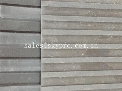 Cina le ampie o stuoie di gomma costolate piane dell'automobile con lo slittamento non spogliano le scanalature sulla cima in vendita