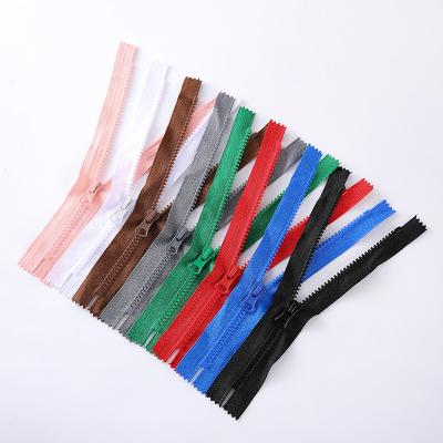 China Recycled Resin Zipper Durable #5 Heavy Duty Open Ended Zip Customizable for sale