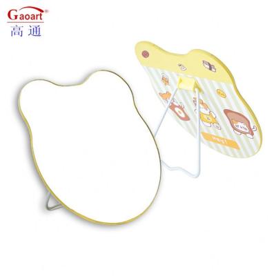 Cina Mini Rotondo Custom Pocket Heart Shaped Regolabile Light Makeup Mirror per donna Dressing in vendita