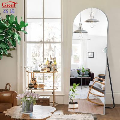 Cina Soggiorno Essential Full Length Black Arch Mirror con cornice in alluminio dorato in vendita