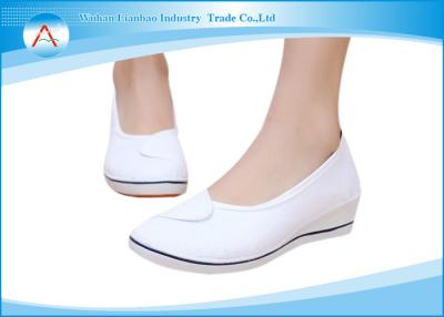 Cina Calzature antibatteriche bianche della sala operatoria per le scarpe mediche comode dell'infermiere in vendita